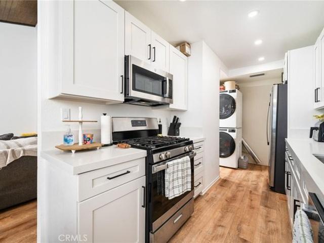 1342 W 8th St, Upland, CA 91786