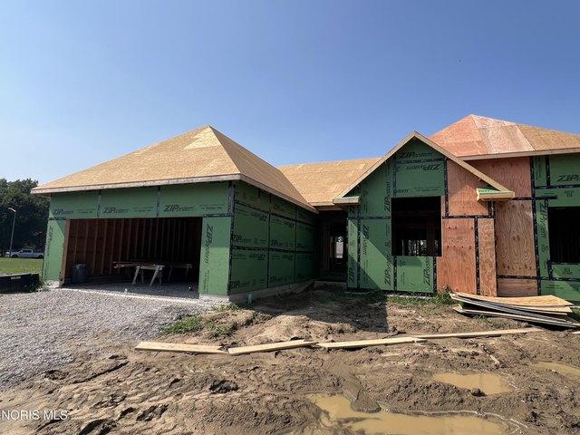 1342 Woodsong Ln, Bowling Green, OH 43402