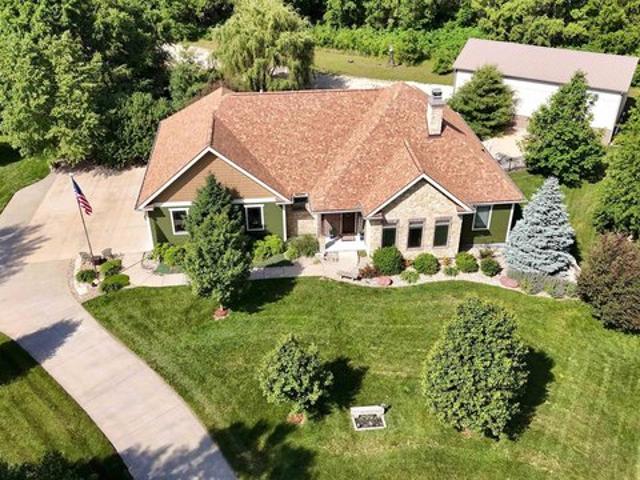 13434 Jennice Ct, Wamego, KS 66547