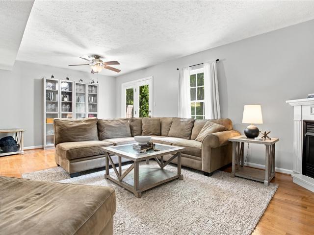 1343 Meadowbrook Dr