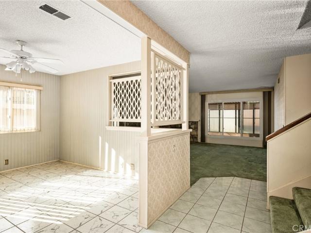 1343 E Fernrock