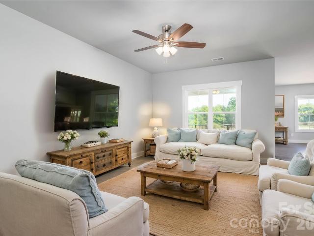 1343 Zeb Haynes Road