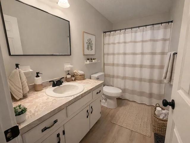 134 136 E Cheryl Lane