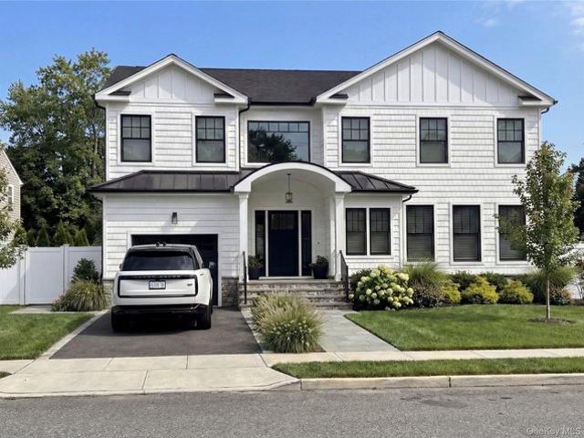 134 Colony Ln, Syosset, NY 11791