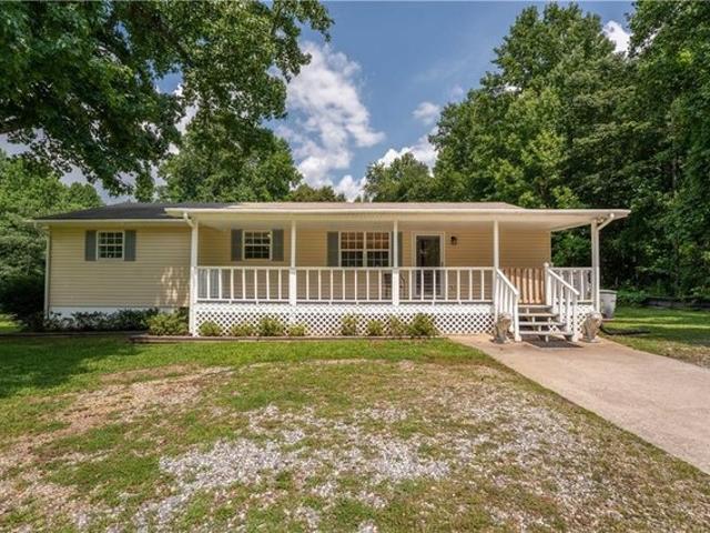 134 Asbestos Rd, Cleveland, GA 30528