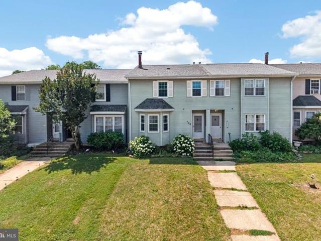 134 E Green Valley Cir, Newark, DE 19711
