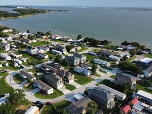 134 Egret Canal S, Baytown, TX 77523