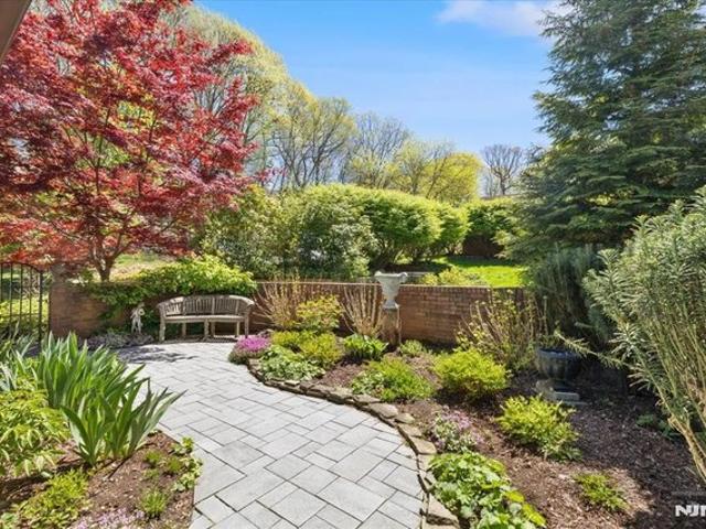 134 Fisher Rd, Mahwah, NJ 07430