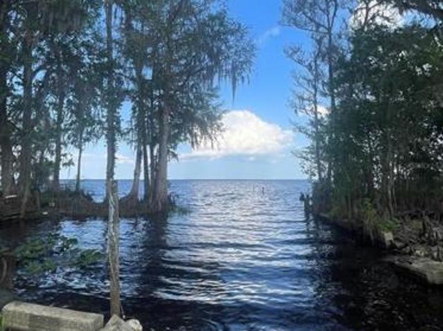 134 Fishermans Cove Paradise Rd, Crescent City, FL 32112