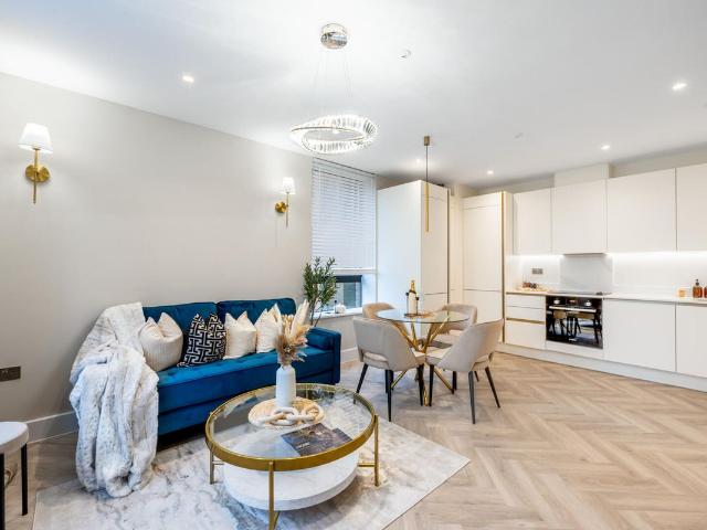 134 Hatfield Road, St Albans, Hertfordshire AL1, 1 bed flat to rent, £1,575 pcm | PrimeLocation