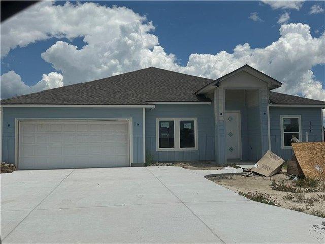 134 Heritage Park Dr, Rockport, TX 78382