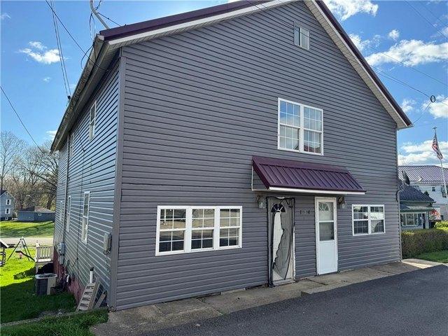 134 Highway St, Yukon, PA 15698