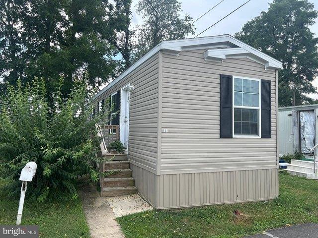 134 Lincoln Hwy Trlr 11, Fairless Hills, PA 19030