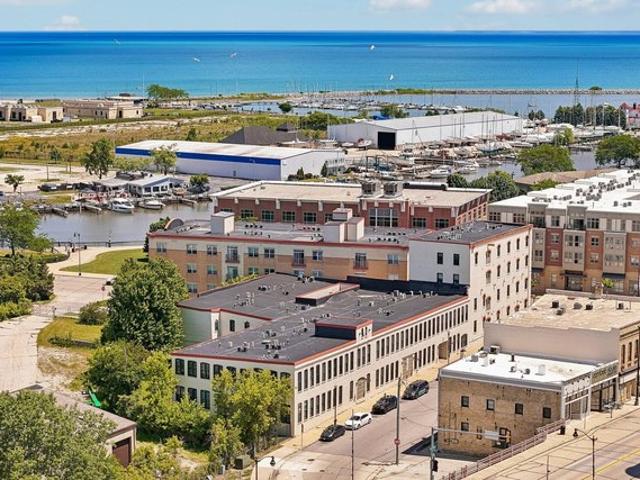 134 Main St, Racine, WI 53403