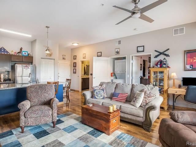 134 N Leroy Street # 304