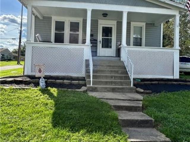134 N Market St, Saint Clairsville, OH 43950