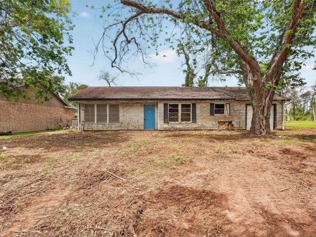 134 Scout Rd, Freeport, TX 77541