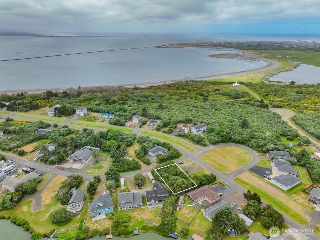 134 Sea Breeze Loop SW