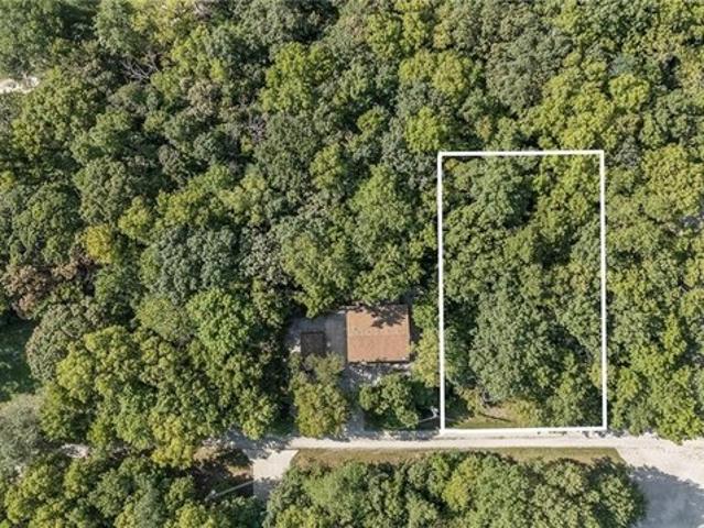 134 Spruce Dr, Linn Valley, KS 66040
