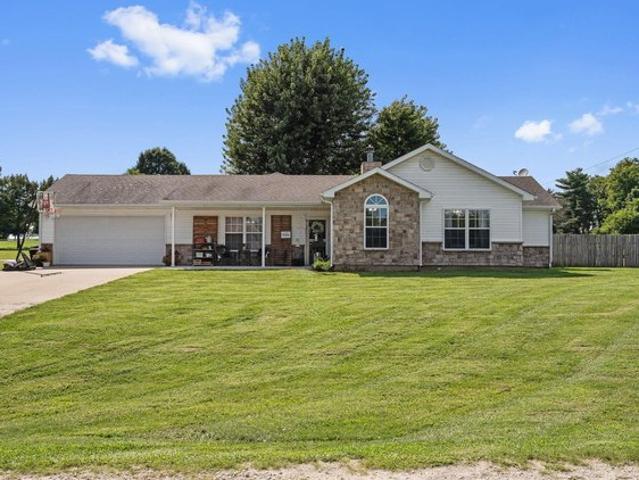 134 Stagecoach Rd, New Franklin, MO 65274
