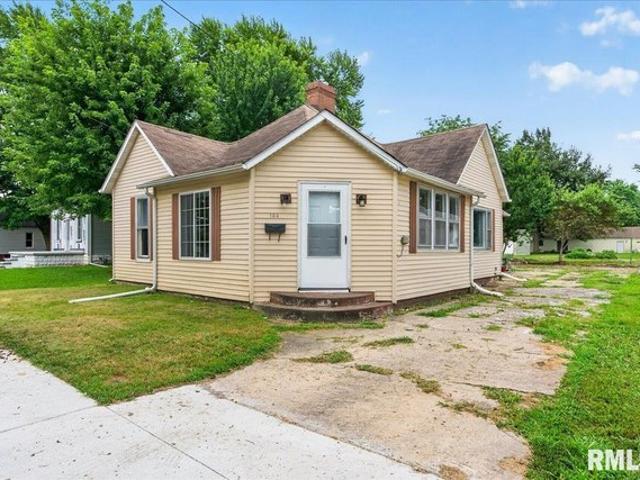 134 Stoddard St, Virden, IL 62690
