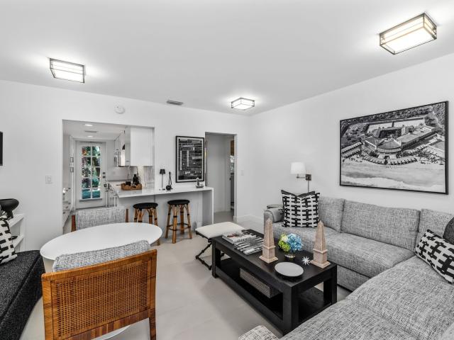 134 Peruvian Avenue H104, Palm Beach, US, FL