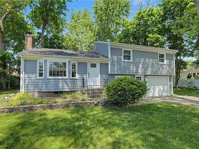 134 Rogers Ave, Barrington, RI 02806