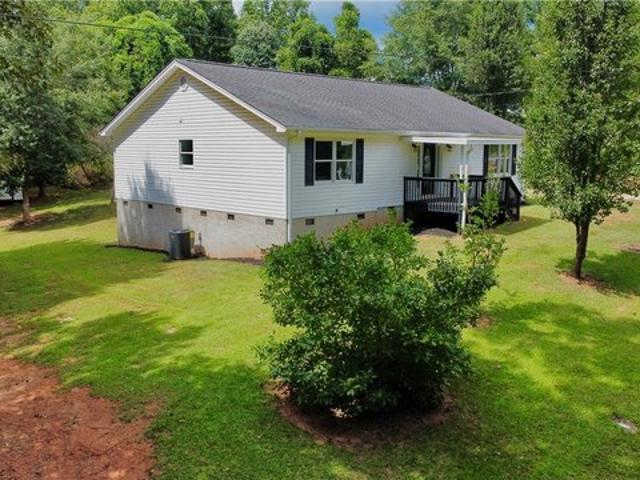 134 Rolling Dr, Westminster, SC 29693