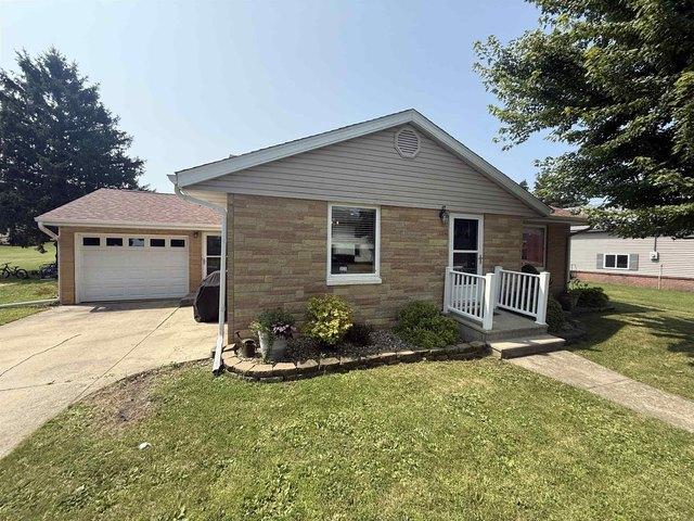 134 W South St, Calmar, IA 52132