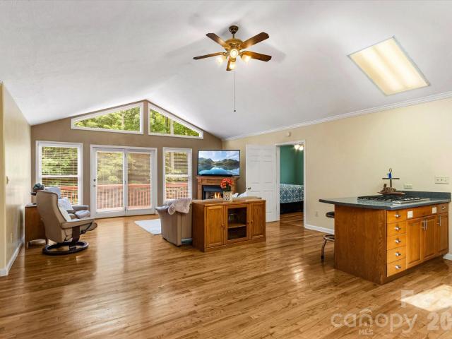 134 Valle Way