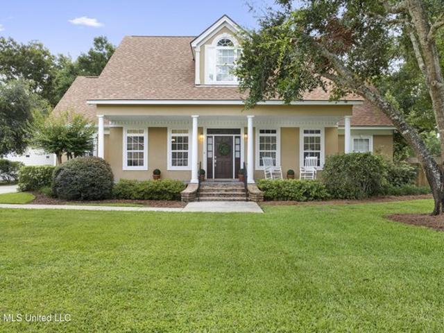 134 Victoria Ln, Pass Christian, MS 39571