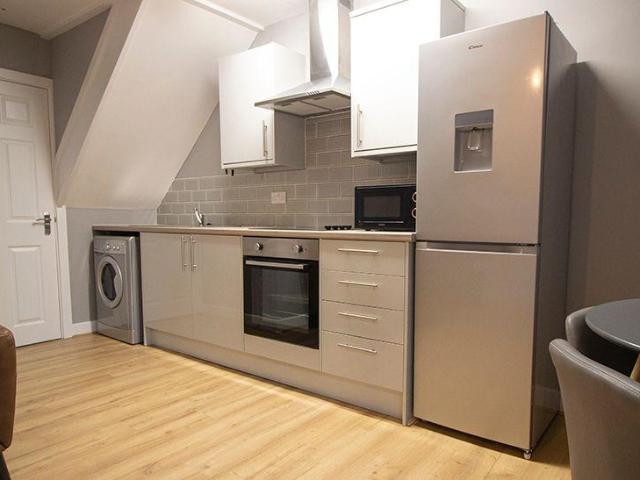 134a North Sherwood Street. 3 bed flat to rent £2,080 pcm £480 pw