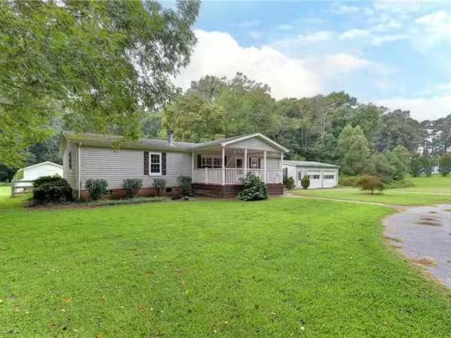 13542 JONES TOWN DR, IVOR, VA 23866 Single Family Residence Fo.