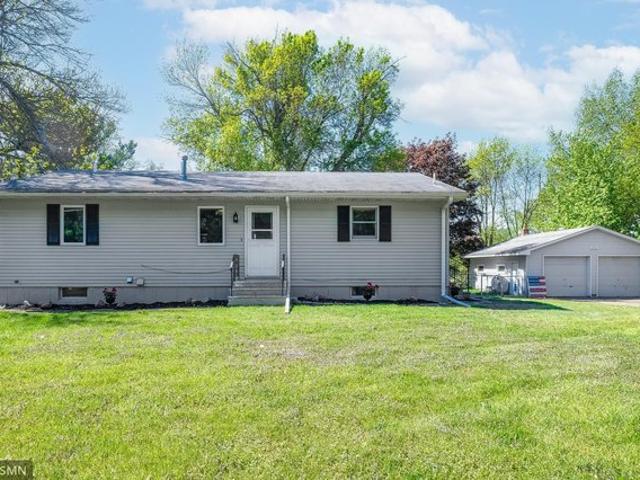 13545 Andrews Ave, Lindstrom, MN 55045