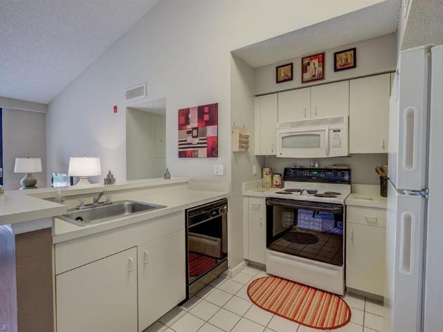 13545 Eagle Ridge Dr, Unit 827, Fort Myers, FL 33912 | MLS #225068