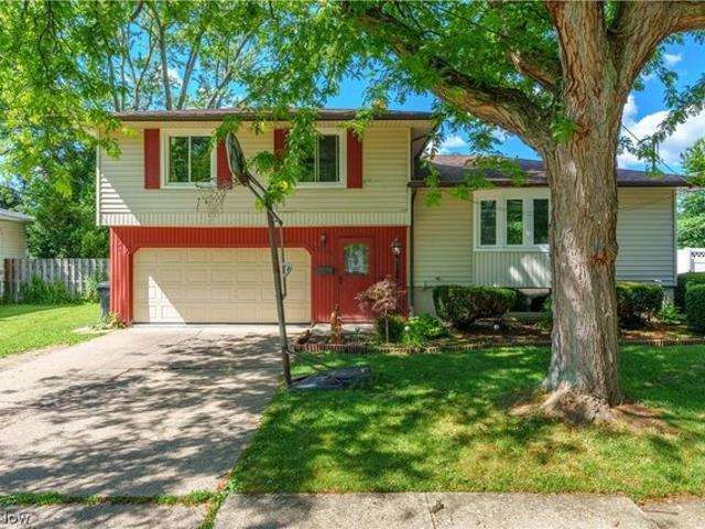 13548 Holland Rd, Brook Park, OH 44142