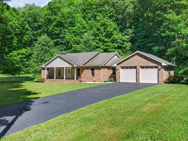 1354 Cascade Dr, Pembroke, VA 24136