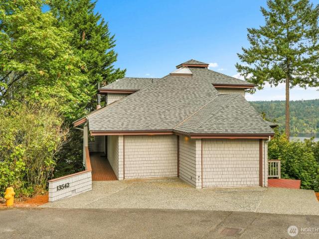 1354 th Ave NE, Seattle, WA 98125 | MLS #2503 | Compass