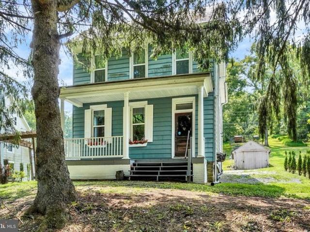1355 Baughman Ln, Seven Valleys, PA 17360