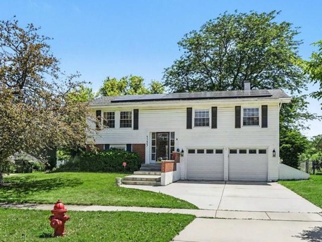 1355 Devonshire Ln, Hoffman Estates, IL 60169