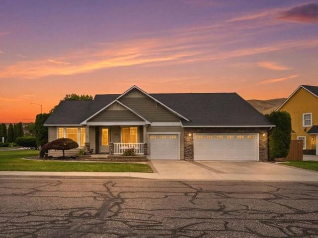 1355 Jonagold Dr, Richland, WA 99352