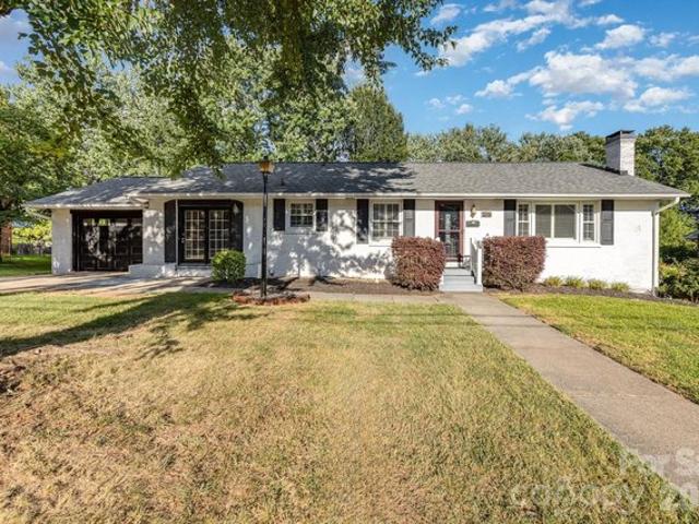 1355 Leheigh Ct, Winston Salem, NC 27103