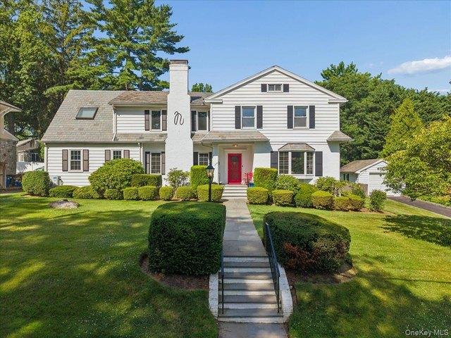 1355 Roosevelt Ave, Pelham, NY 10803