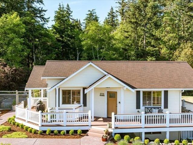 1355 Sealawn Blvd, Freeland, WA 98249