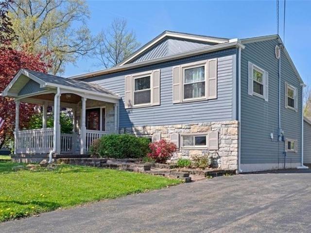 1355 Wakefield Dr, Hermitage, PA 16148