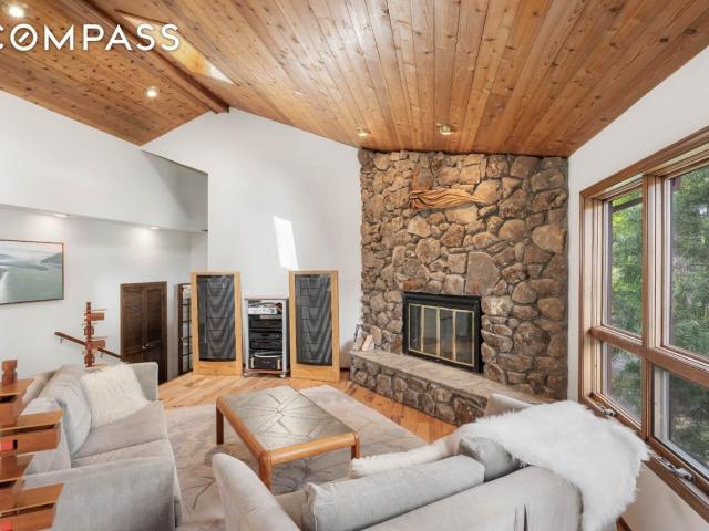 1355 White Oak Dr, Santa Rosa, CA