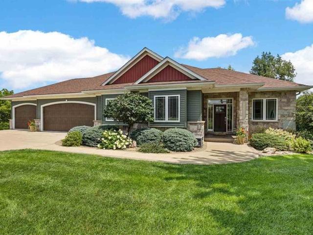 1356 NE Lakewoods Ct, Swisher, IA 52338