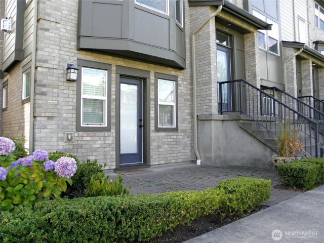 1356 Greenwich Walk NE