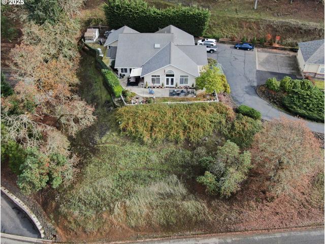 1356 se laurel ct
