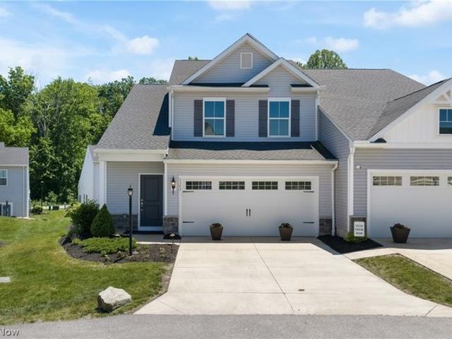 1357 Maple Grove Ln, Uniontown, OH 44685